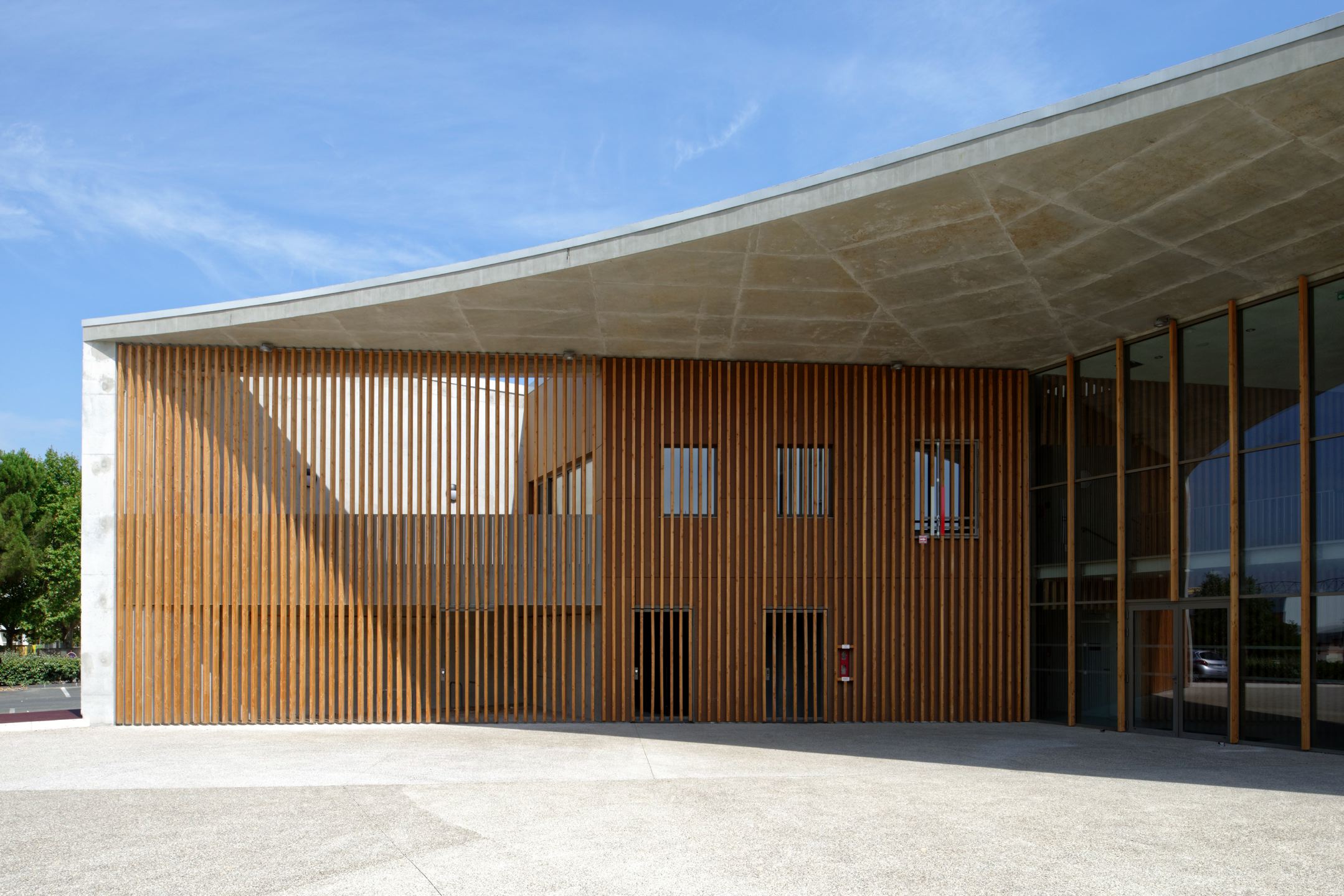 Gymnase, complexe Sportif au Lycée Jean Moulin • UNIC architecture ...