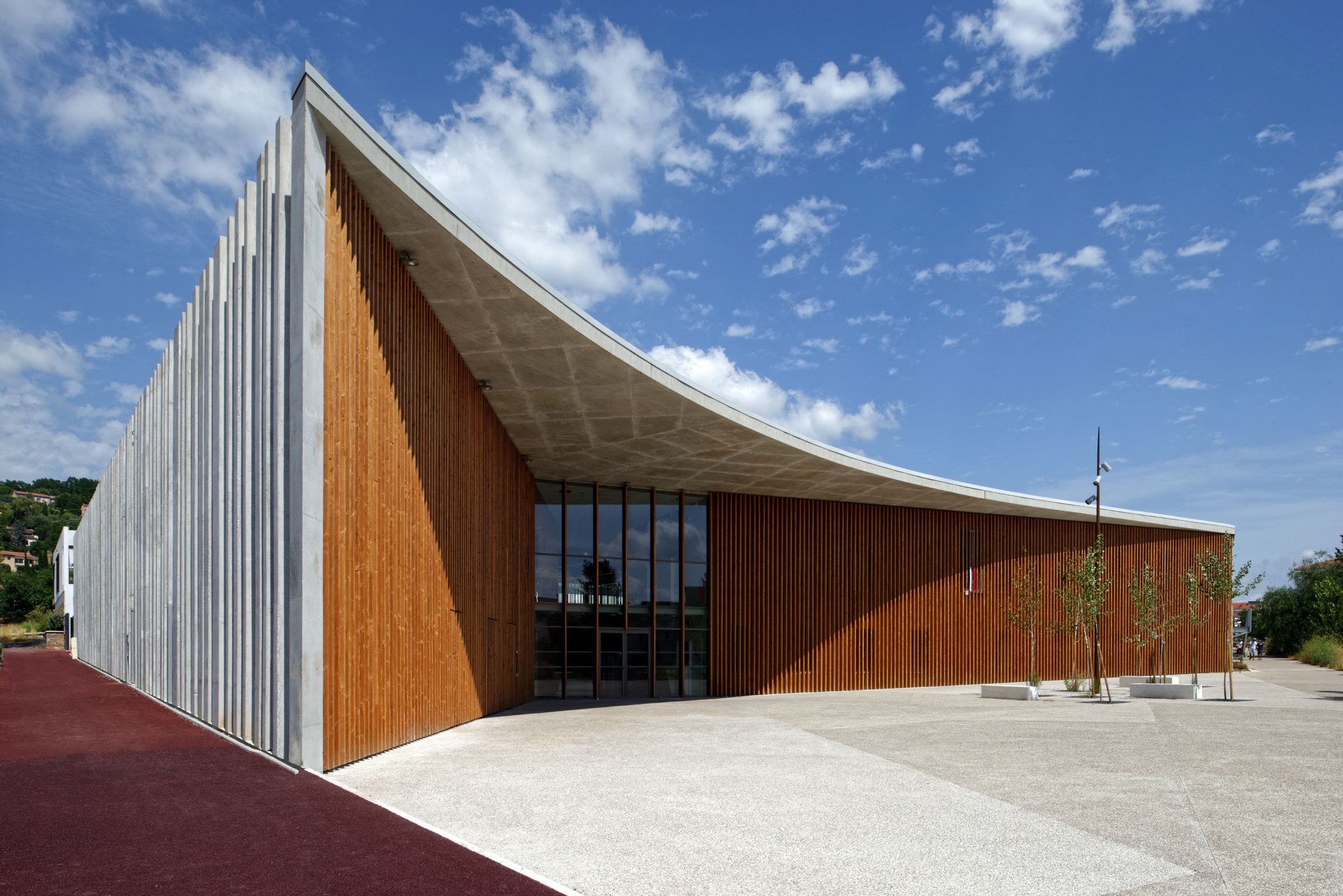 Gymnase, complexe Sportif au Lycée Jean Moulin • UNIC architecture ...