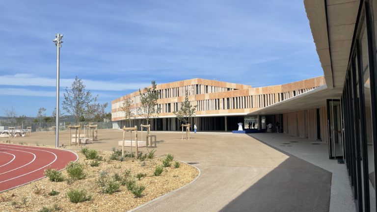 Inauguration d'un nouveau collège à Lançon-Provence • UNIC architecture ...